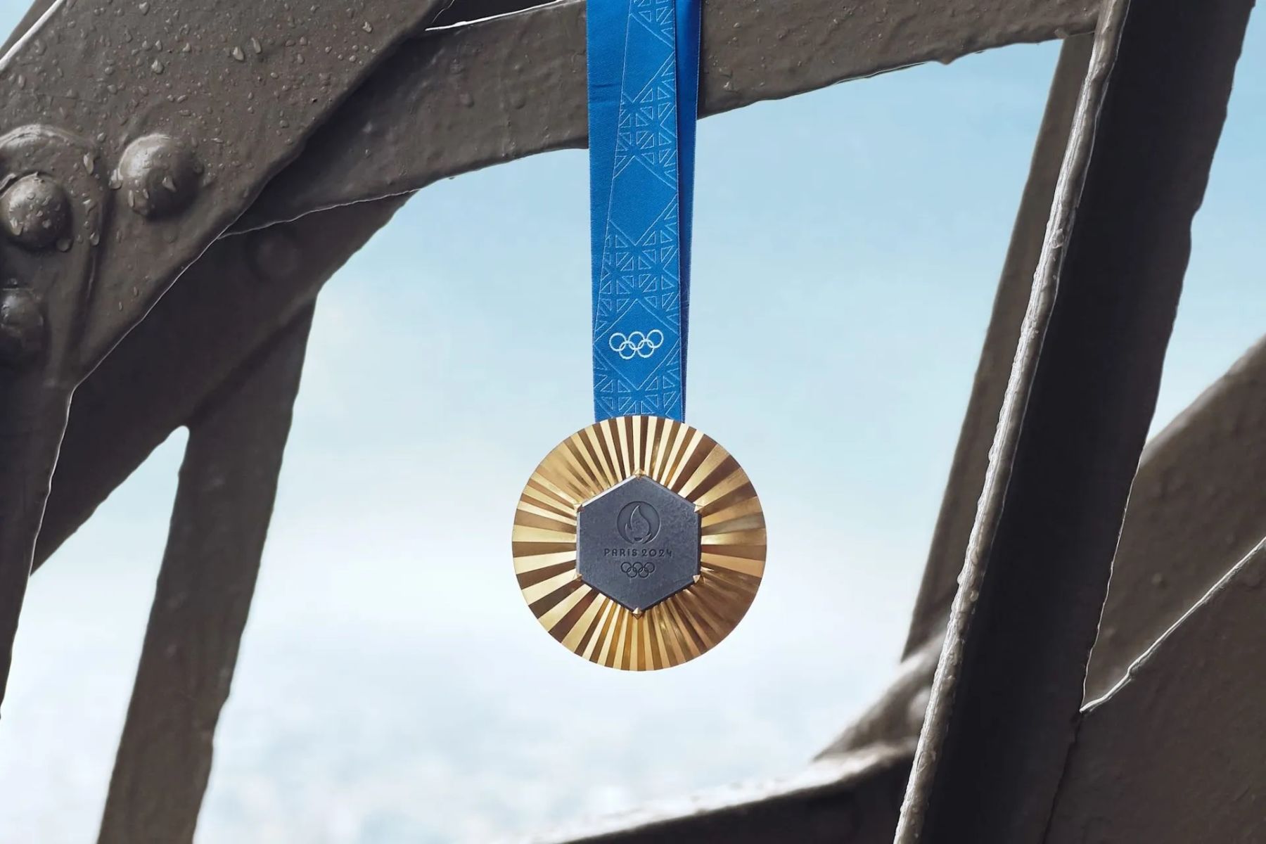 Las Medallas De París 2024 Llevan La Torre Eiffel Al Podio